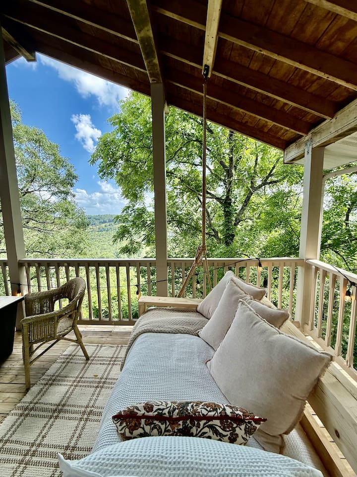 The Hideaway House At The Bluebird - Eureka Springs, AR