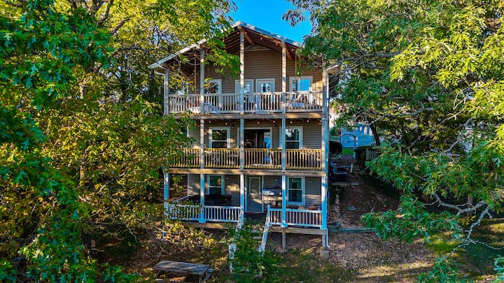 The Hideaway House At The Bluebird - Eureka Springs, AR