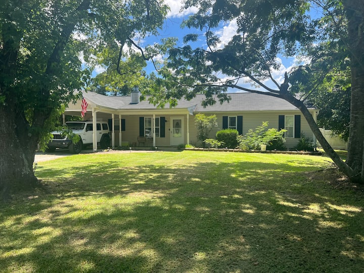 The Tucked Inn - Huge Backyard! - Jacksonville, NC