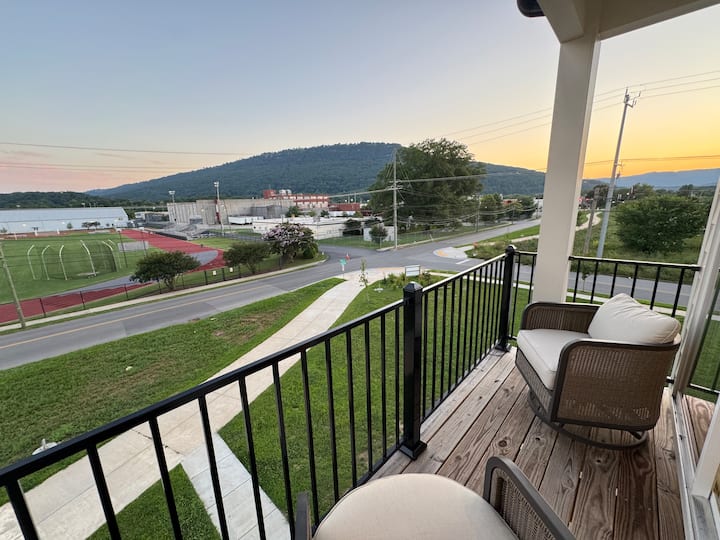 Downtown Cha | Garage | Designer Luxe | Mtn Views - Chattanooga, TN