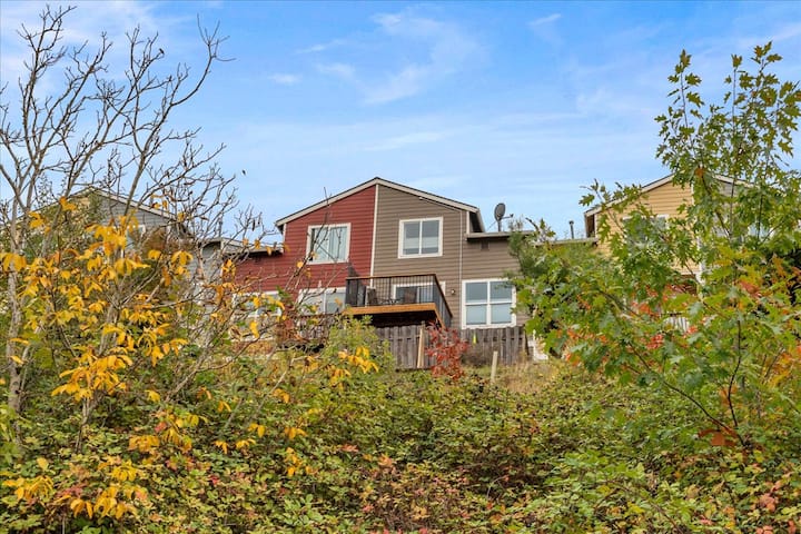 Raven's Nest - Gresham, OR