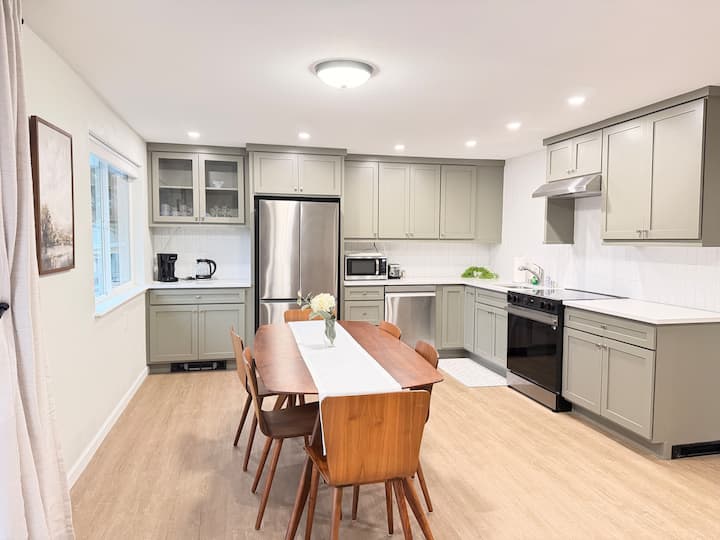 Newly Renovated Sleeps 6 Stylish And Cozy - Federal Way, WA