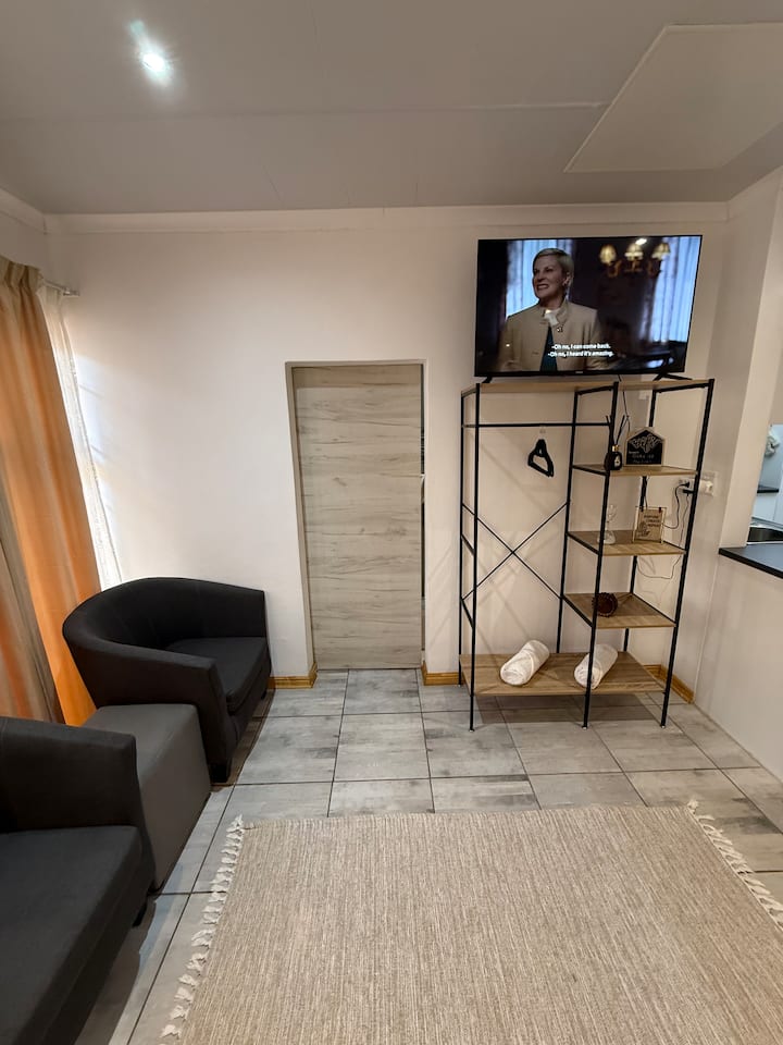 Neat Modern Spacious Close To N1 - Bloemfontein