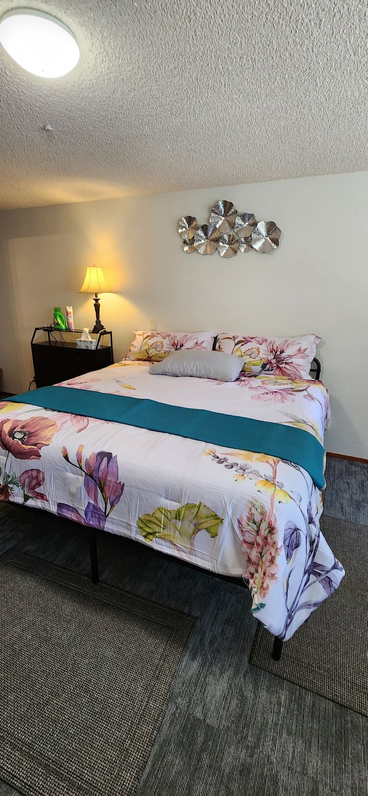 "Lovely Spacious Space" (2 Bedrooms, 1 Bathroom) - Kent, WA