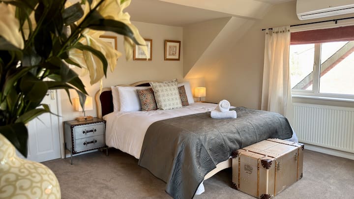 New Mulberry House - Garden, Games Room - Sleeps 9 - Stockport