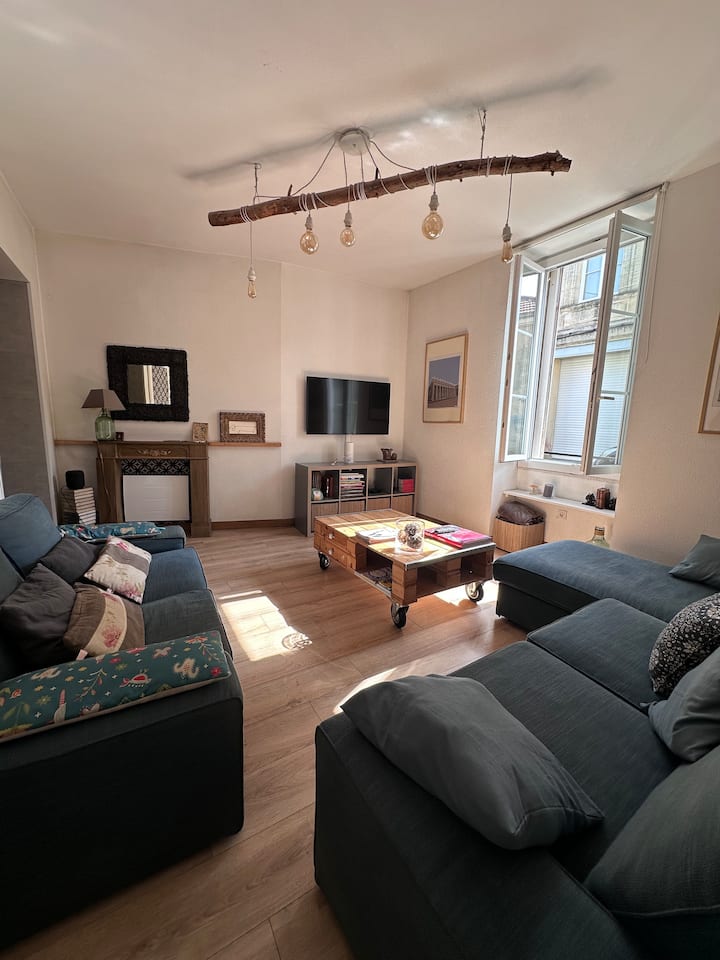 100 M2 En Rdc Proche Du Jardin Public Et Des Quais - Bordeaux