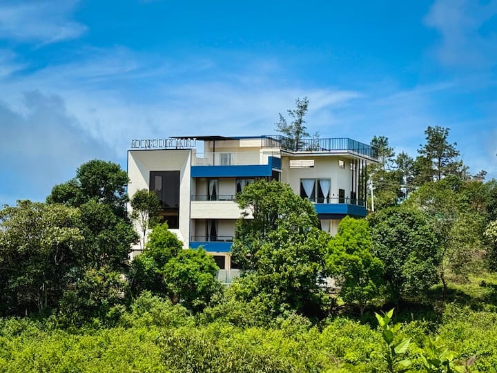 Entire Retreat | 5 A/c Apartments & Rooftop Pool - Kuttikkanam