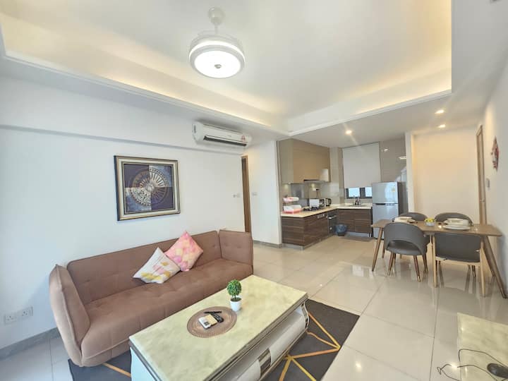 Spacious & Stylish 2br R&f Princess Cove - Woodlands