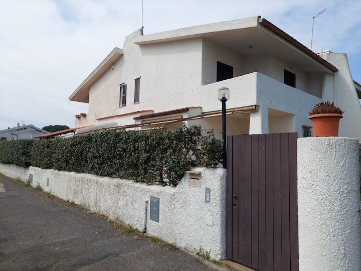 Villetta Con Piscina - Ladispoli
