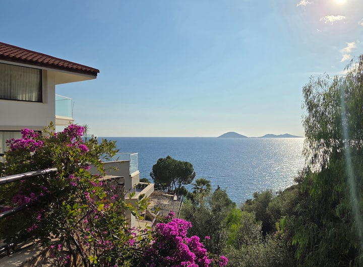 Elegant 60 M² Beachfront Apartment - Kalkan