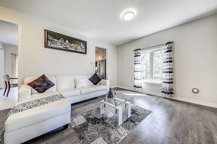 Home Away Home On A Quiet Street - Bowmanville