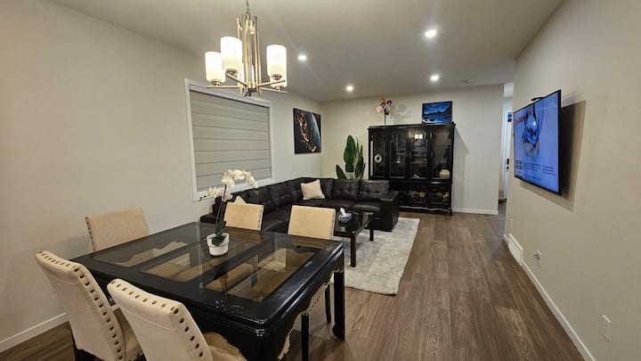 4 Bed 3 Bath Family Retreat In Dawson Chestermere - Chestermere