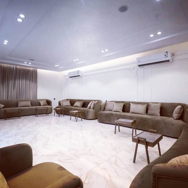 شاليه مكون من غرفة ومسبح للكبار و مجلس وجلسه خارجي - Jeddah