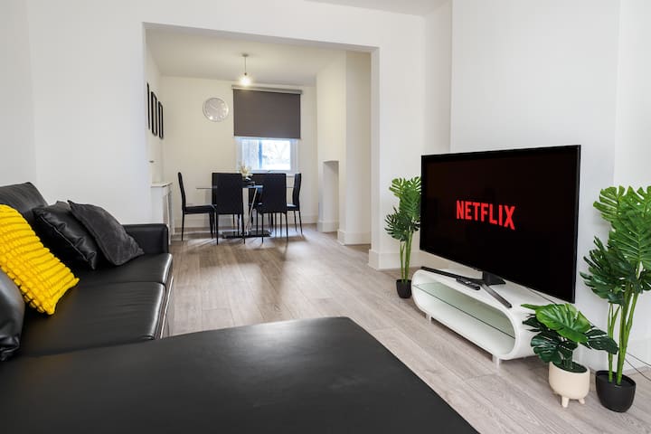 Large 2 Bed Cosy House. Free Parking - Dartford