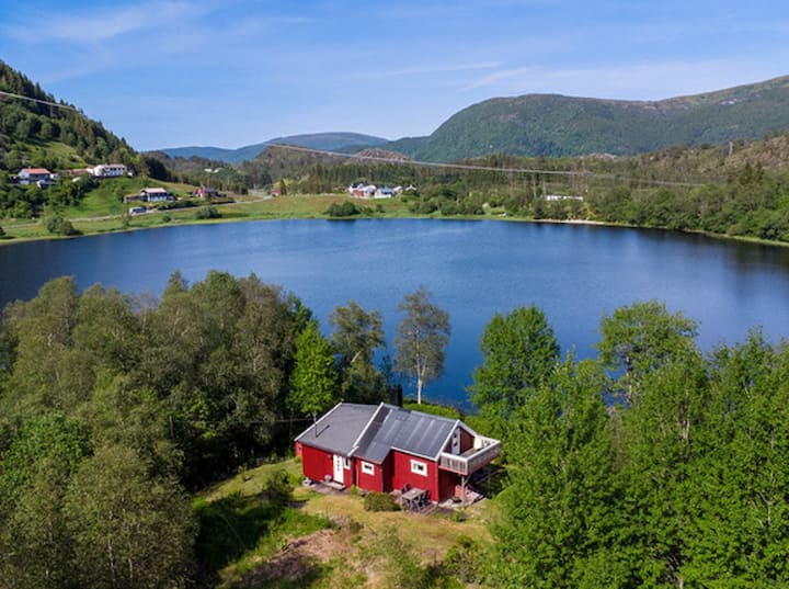 Fredelig Hytte Ved Vannet - Bergen, Norwegen
