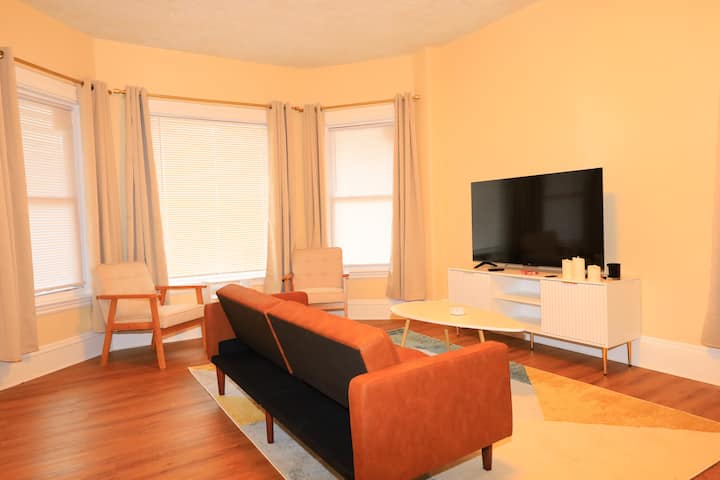 Prime Location To All You Can Ever Want To See - Malden, MA