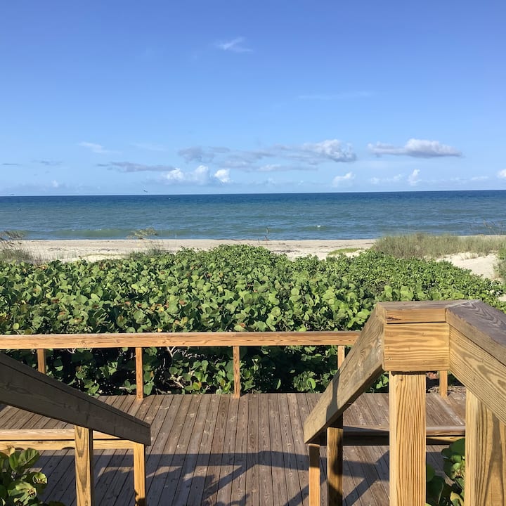 On The Beach! Surf - Swim -Sun - Melbourne Beach, FL