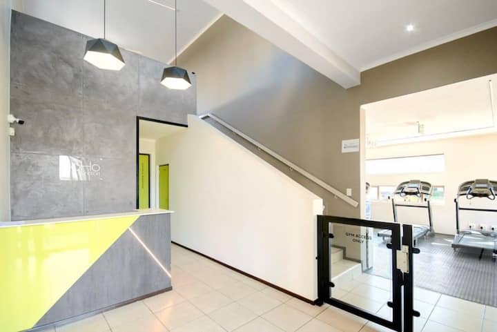 Cosy Broadacres Apartment - Lanseria