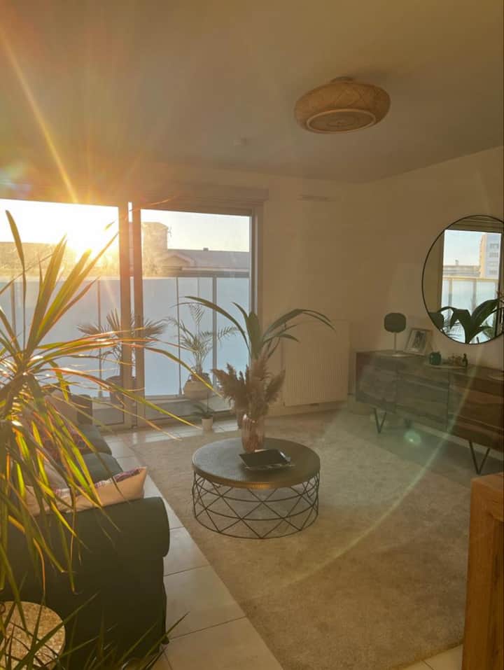 Beau T2 Très Lumineux Avec Place Parking-chartrons - Bordeaux