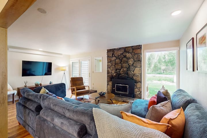 3 Br Townhome With Fireplace, Deck, Mountain Views - Taggart Lake, WY