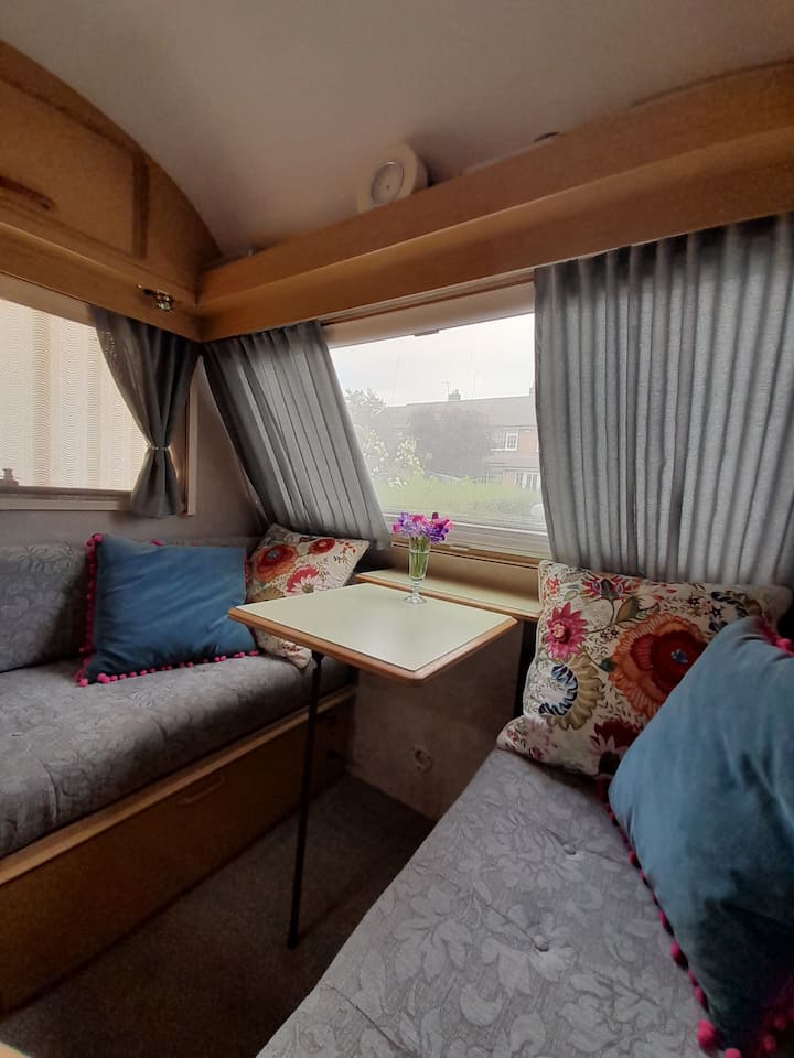 Vintage Caravan In Cheshire - Cheshire