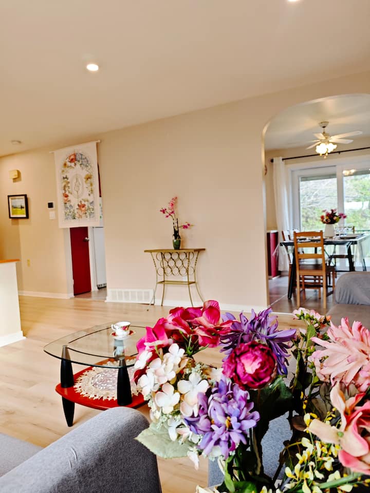 Cozy 4 Br Retreat/entire House/backyard & Parking - Longueuil