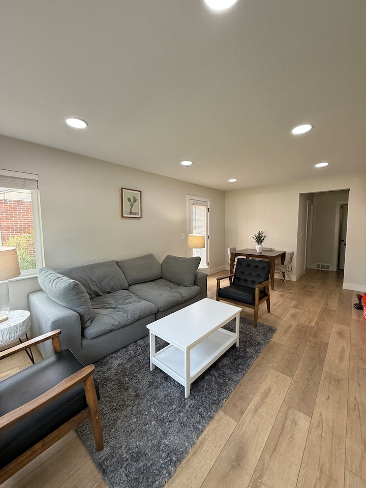 Modern Park Hill Home Ample Parking - Denver, CO
