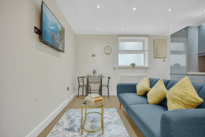 Bromley | Next To High Street | 30m Train C London - Bromley