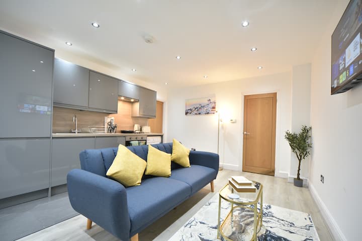 Quiet Corner In Bromley | 1br | Parking Available - Bromley