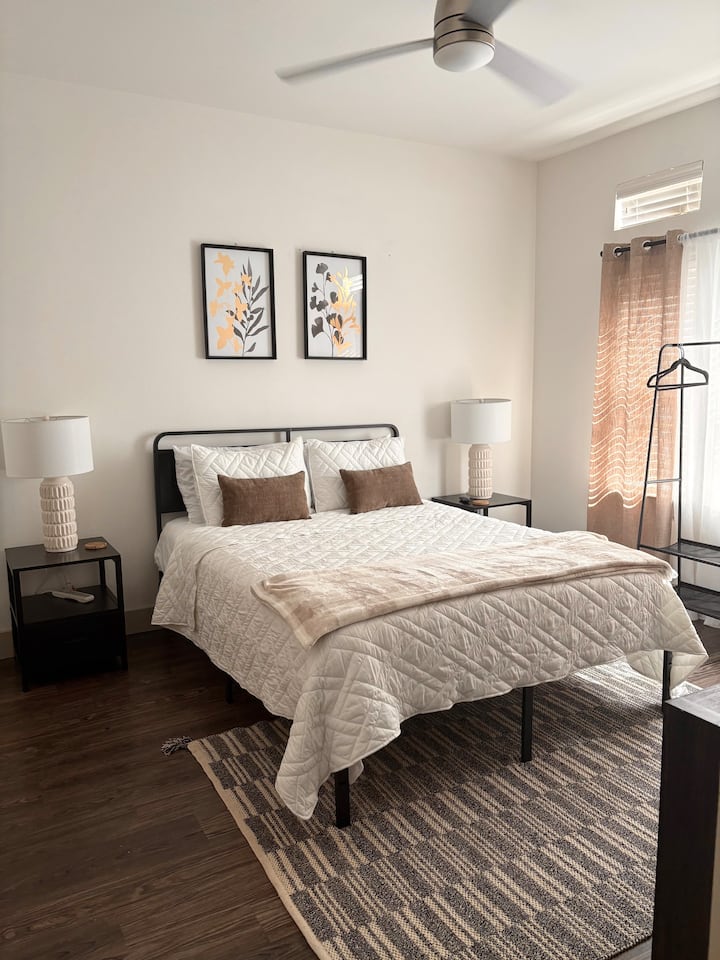 Canalside Getaway - Irving, TX