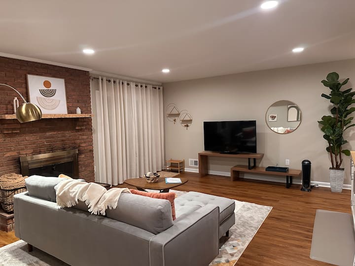 Basement Private 1 Bedroom Suite - Fairfax, VA