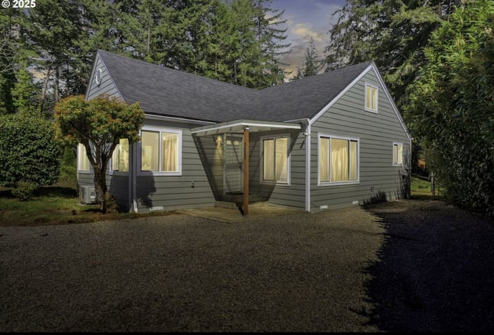 Canary Retreat - Florence, OR