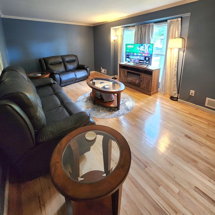 20 Mins To Chiefs & Sporting Kc -Cozy 3br~2ba - Overland Park, KS