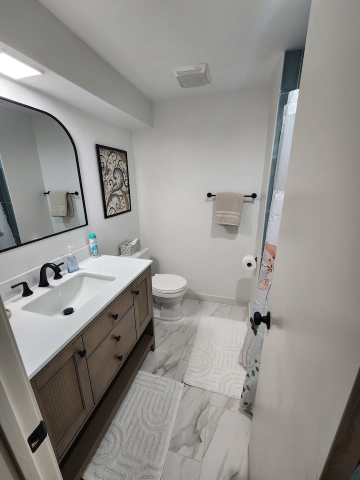 Relax In Style At Our Charming, Renovated Op Home! - Overland Park, KS