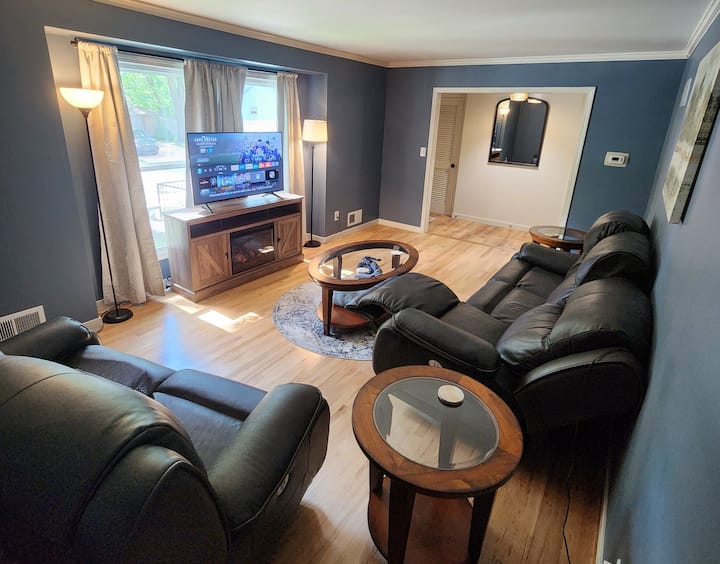 20 Mins To Chiefs & Sporting Kc -Cozy 3br~2ba - Overland Park, KS