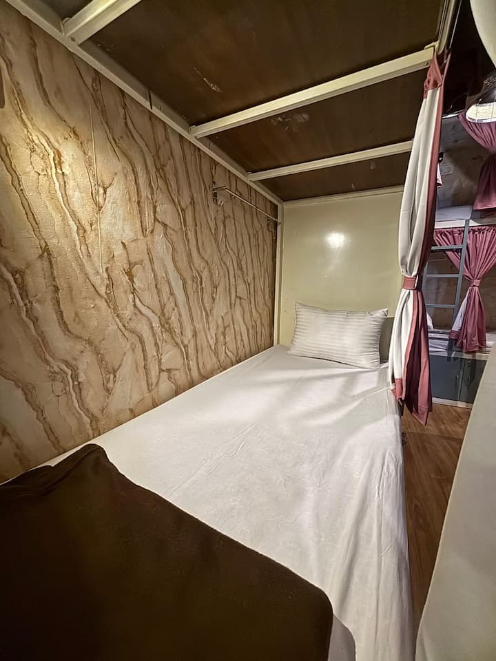 Most Affordable Stay Near Mumbai Airport. - Mumbai