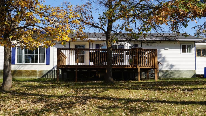 Geno & Jaymes Oakhouse - Manitoba