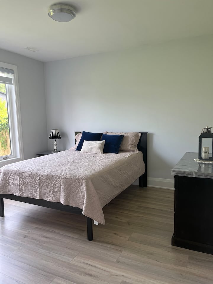 Cozy Apartment Near Lake & Beach - Belleville