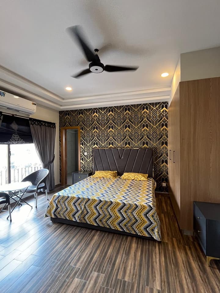 Modern Central 3br | 4 Beds | Prime Spot - Pakistan