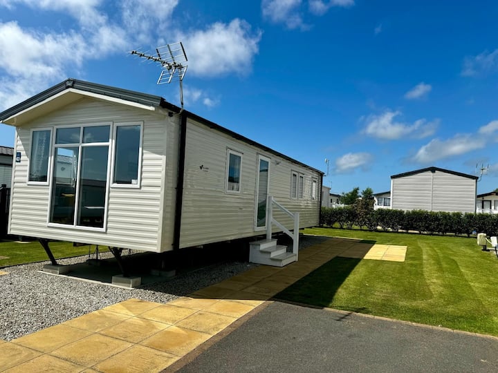 Pet Friendly Caravan Sleeps 6 To 8 | Near Bude - Cornouailles