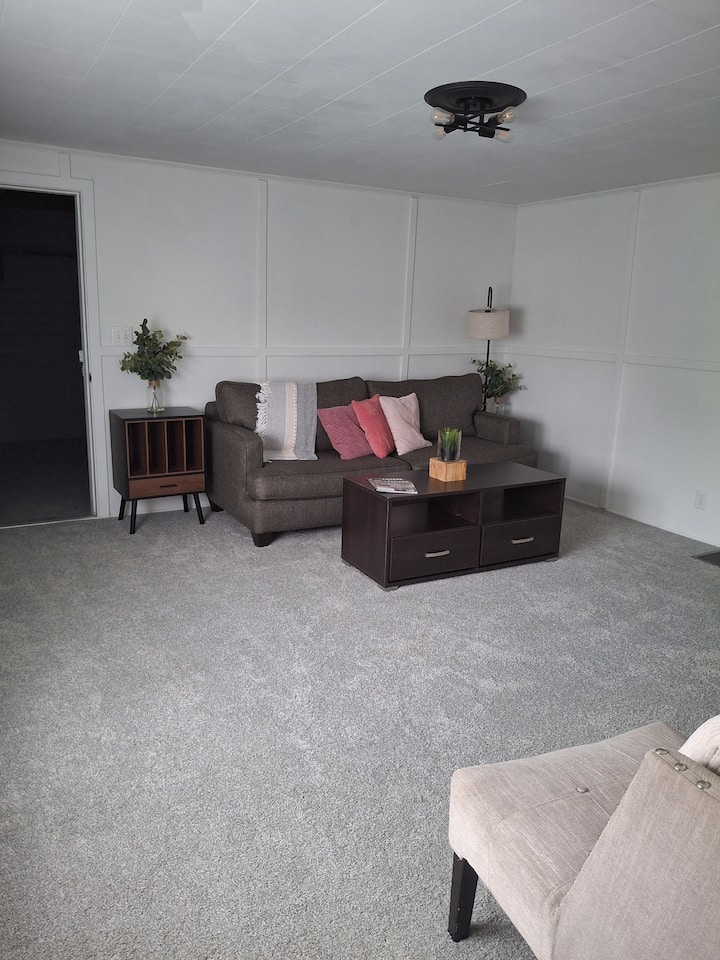 Little Red Cottage - Laurelville, OH