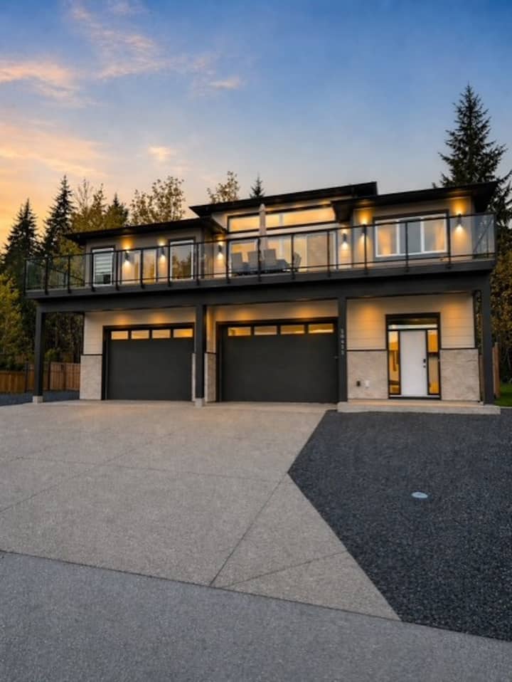 New Beautiful Sproat Lake Home - Port Alberni