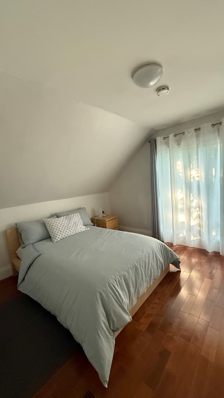 Private 2bdrm Upper-level Suite - Toronto