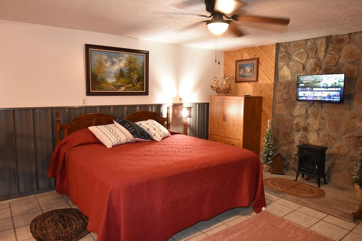 Moose Lodge - Cozy Lower Cabin · Kitchen · Laundry - Cumberland Falls State Resort Park, Corbin
