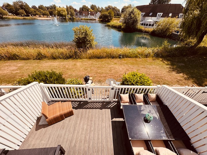 Barneys Retreat - Lakeside Getaway - South Cerney