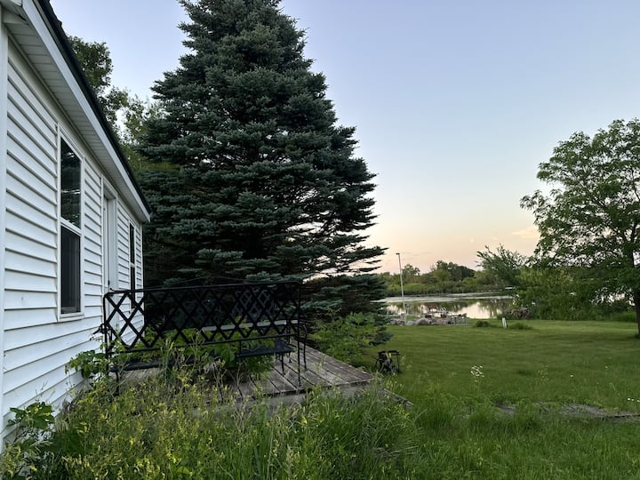 Pinewood Rustic Cabin - The Lakes, MN