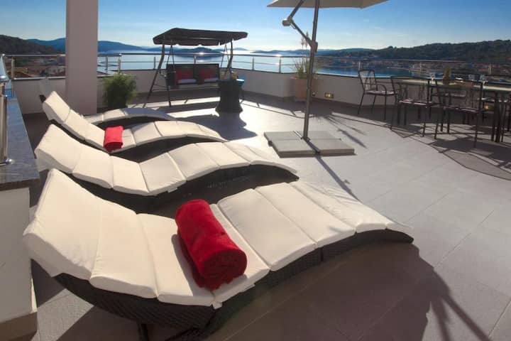 Apartments Matea, 
Aparman 3 Sa Terasom - Murter
