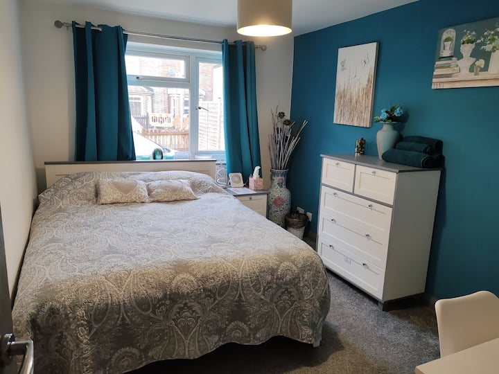 Spotless | London/gatwick | Quiet | Modern | Teal - Crawley