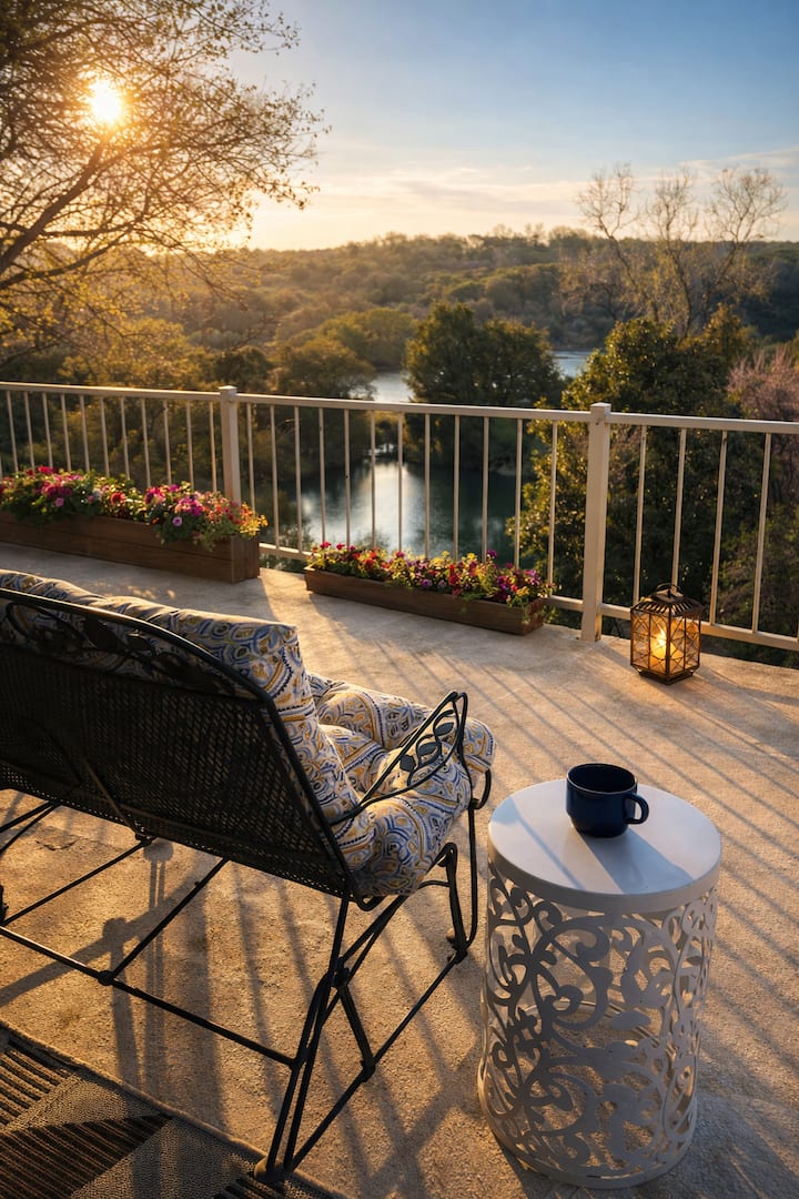 Massive House! Canal, Pet Friendly, 5br/8 Beds - Granbury, TX