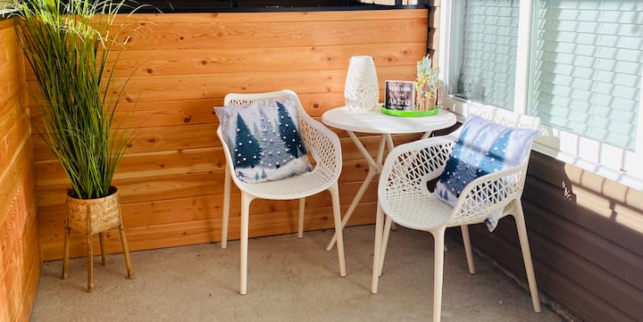 The Laurier Nest 1 Licensed! Home Away From Home - 코퀴틀럼